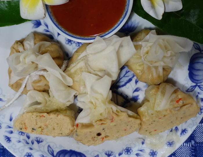Steamed Wonton Stuffed with Chicken and Crabs | Chef Reader