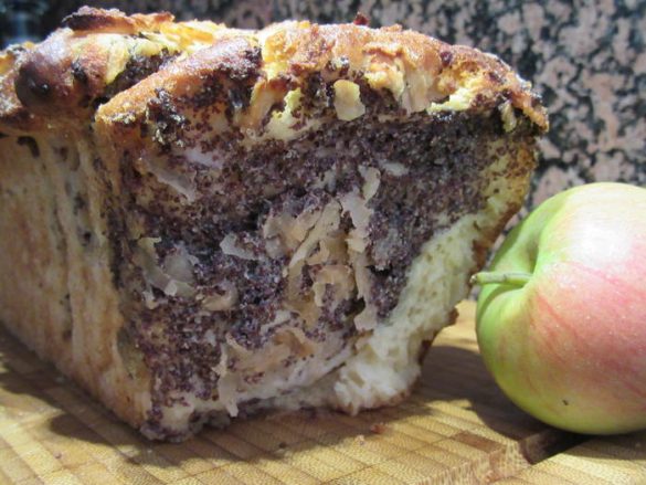 Baking: Rose Cake with Poppy Seeds and Apple | Chef Reader