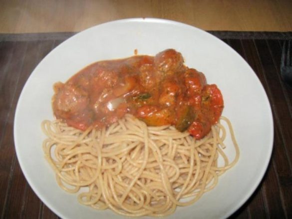 Whole Wheat Spaghetti with Apple and Mushroom Sauce | Chef Reader