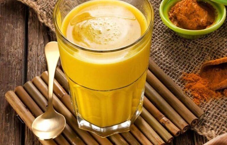 Turmeric Water: Overview of Its Effects and Application | Chef Reader