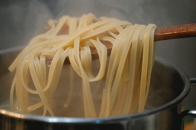 How Do You Prevent Pasta Water From Boiling Over? | Chef Reader
