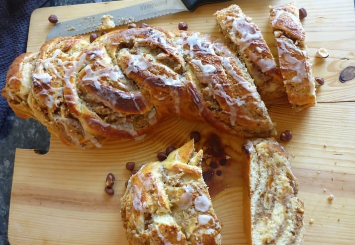 Nut Braid With Marzipan - That's How It Works | Chef Reader