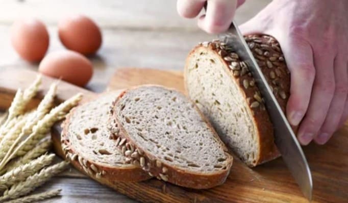 Slicing Bread: Why And What Is The Best Way? | Chef Reader