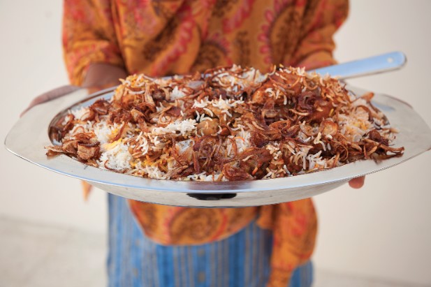 What are some famous street food dishes in Oman? | Chef Reader
