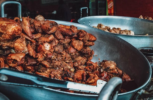 What are some famous street food dishes in Ecuador? | Chef Reader