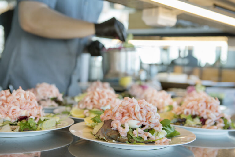 What are some traditional Swedish drinks? | Chef Reader