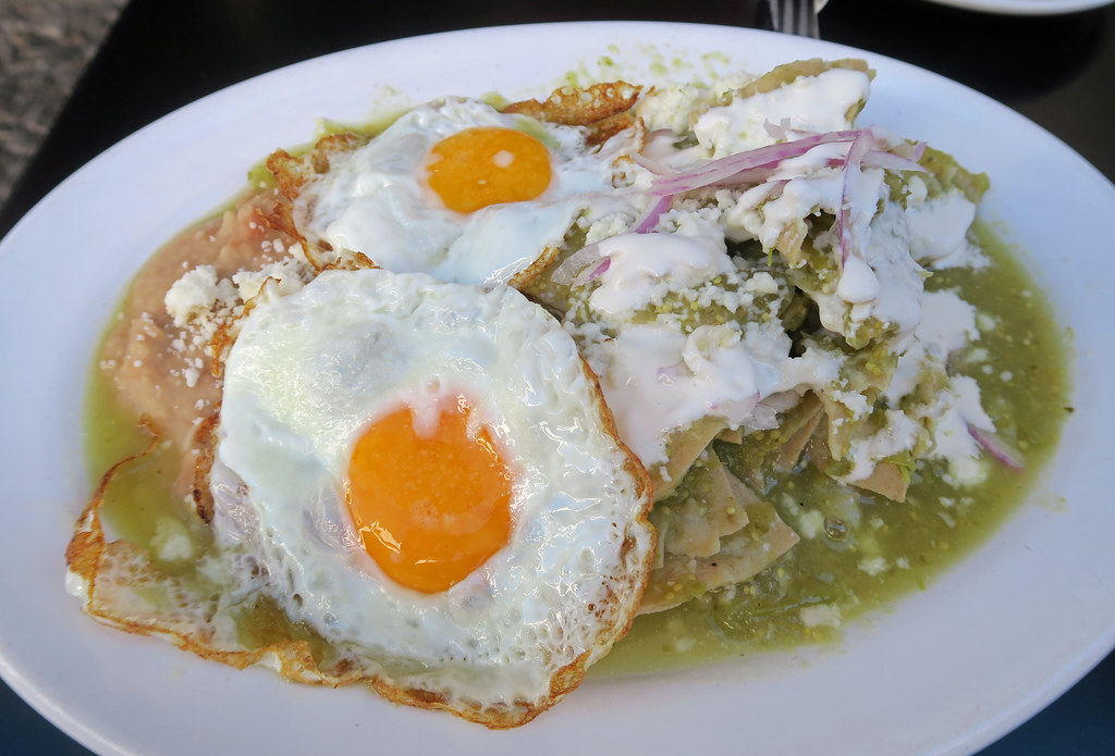 Chilaquiles Verdes : un plat de petit-déjeuner mexicain classique ...