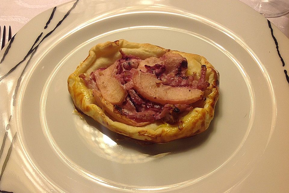 Onion and pear ragout on puff pastry | Chef Reader