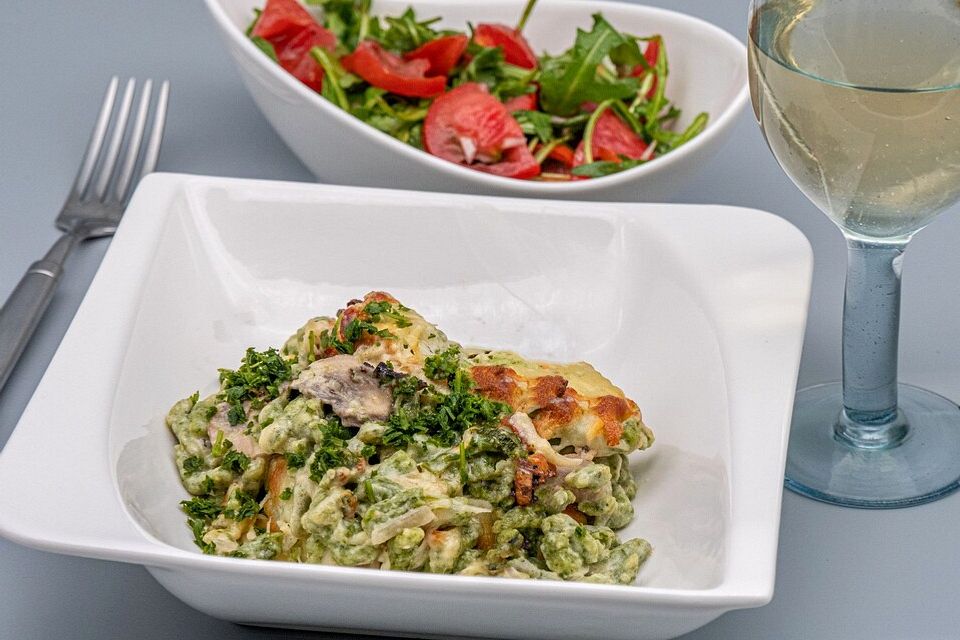 Spinach spaetzle in cheese and mushroom cream sauce | Chef Reader