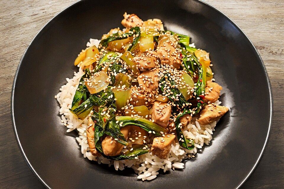 Chicken with pak choi and sesame in teriyaki whiskey sauce | Chef Reader