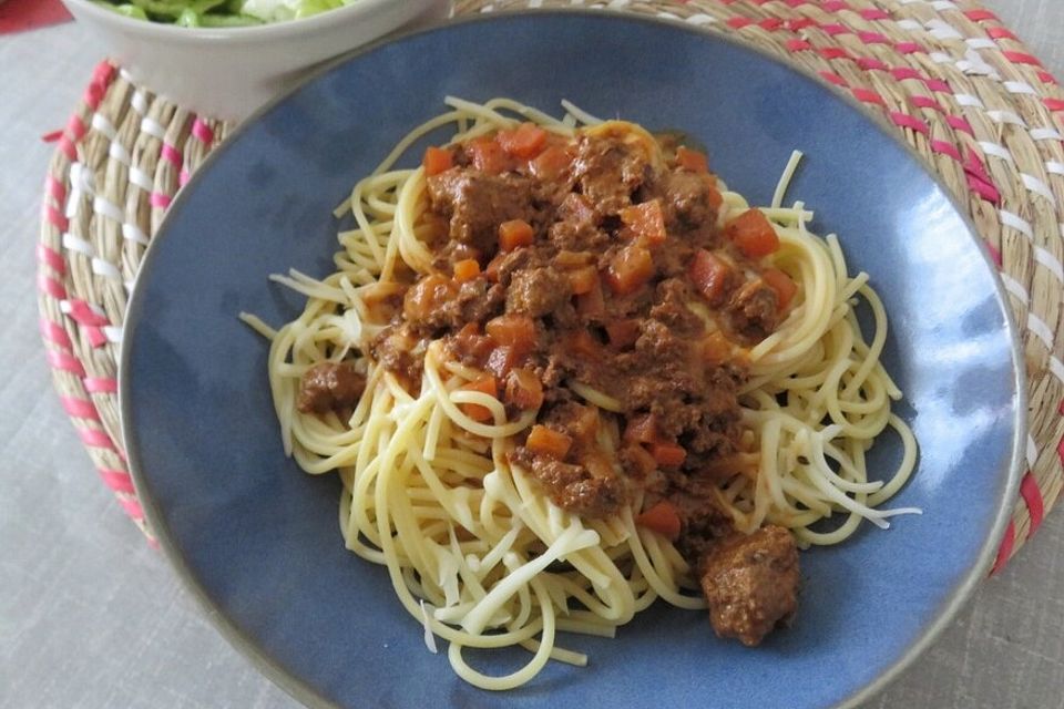 Spaghetti with fine minced meat sauce | Chef Reader