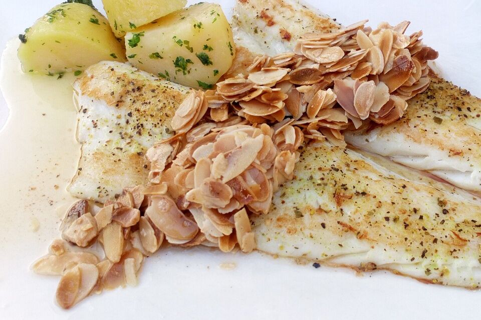 Perch fillets with roasted almonds and lemon butter sauce | Chef Reader