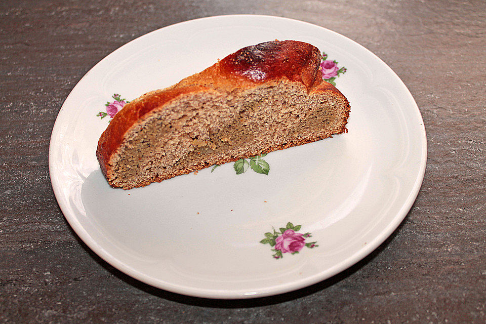 Poppy seed braid with white poppy seeds | Chef Reader
