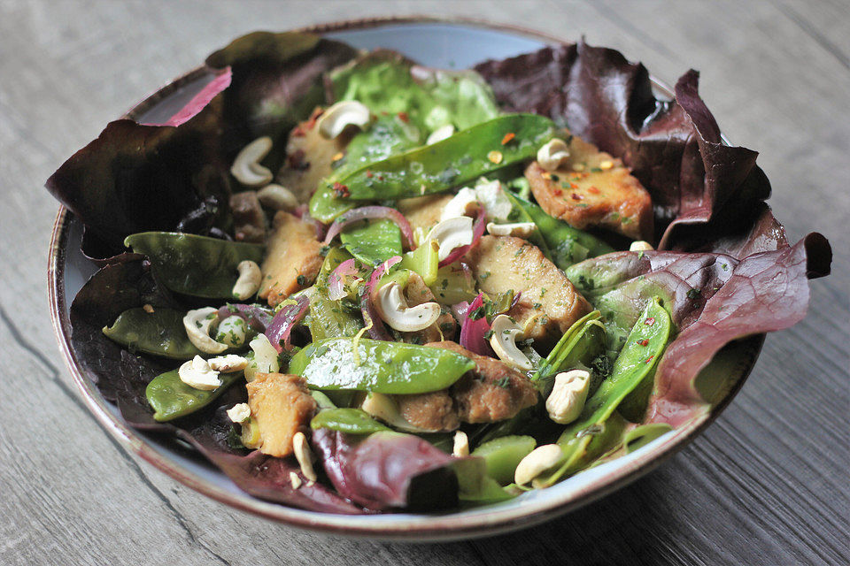 Spicy seitan salad with coriander | Chef Reader
