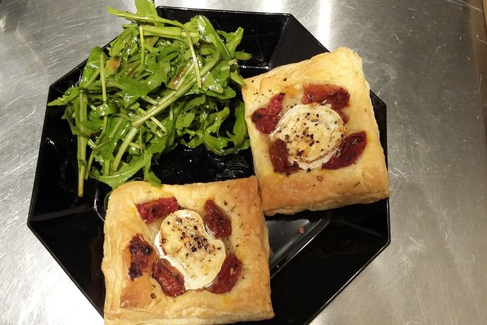 Goat cheese puff pastry bites | Chef Reader