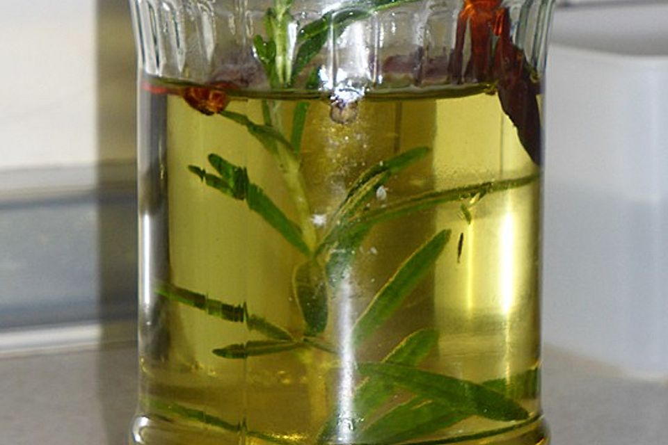 Chili pepper oil with rosemary | Chef Reader
