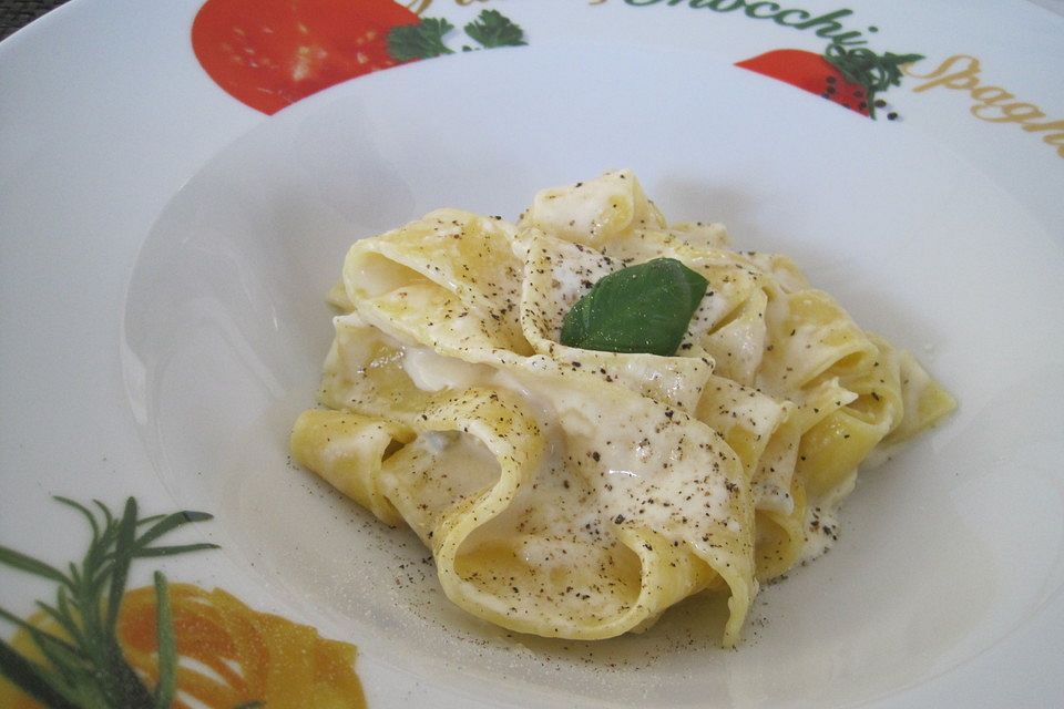 Ribbon pasta with Gorgonzola sauce | Chef Reader