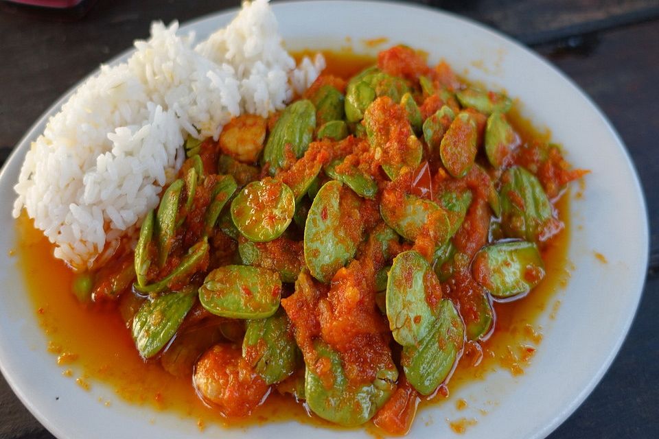 Shrimp in spicy Peteh sauce | Chef Reader