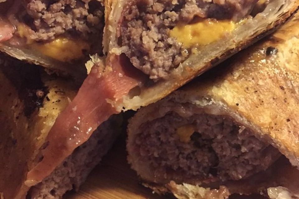 Puff pastry mince roll with cheddar and ham | Chef Reader