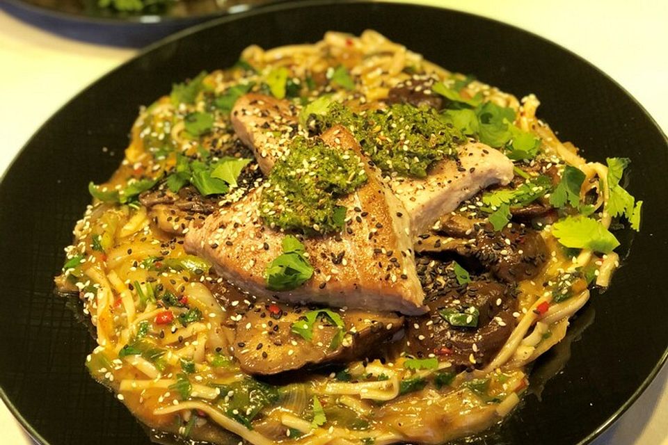 Tuna steaks with udon noodles, vegetables, mushrooms and mango | Chef ...