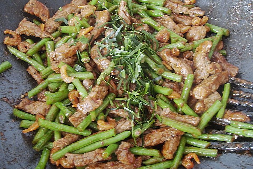 Beef with snake beans and dried shrimp | Chef Reader