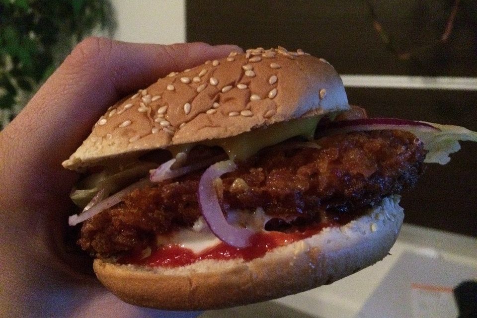 Nikki's Crispy Chicken Cheeseburger with Honey Mustard Sauce | Chef Reader