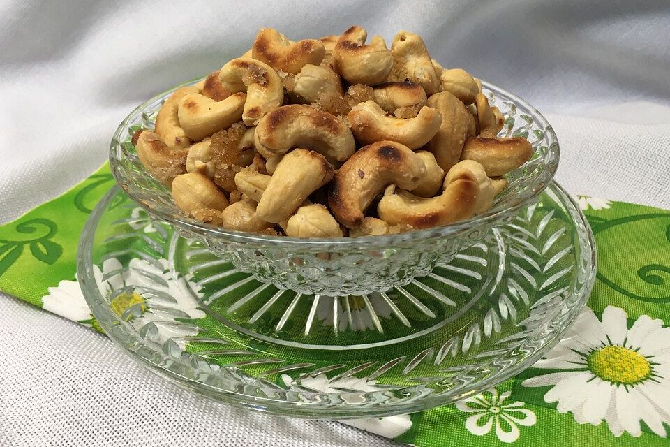 Crispy, sweet and spicy cashew nuts | Chef Reader