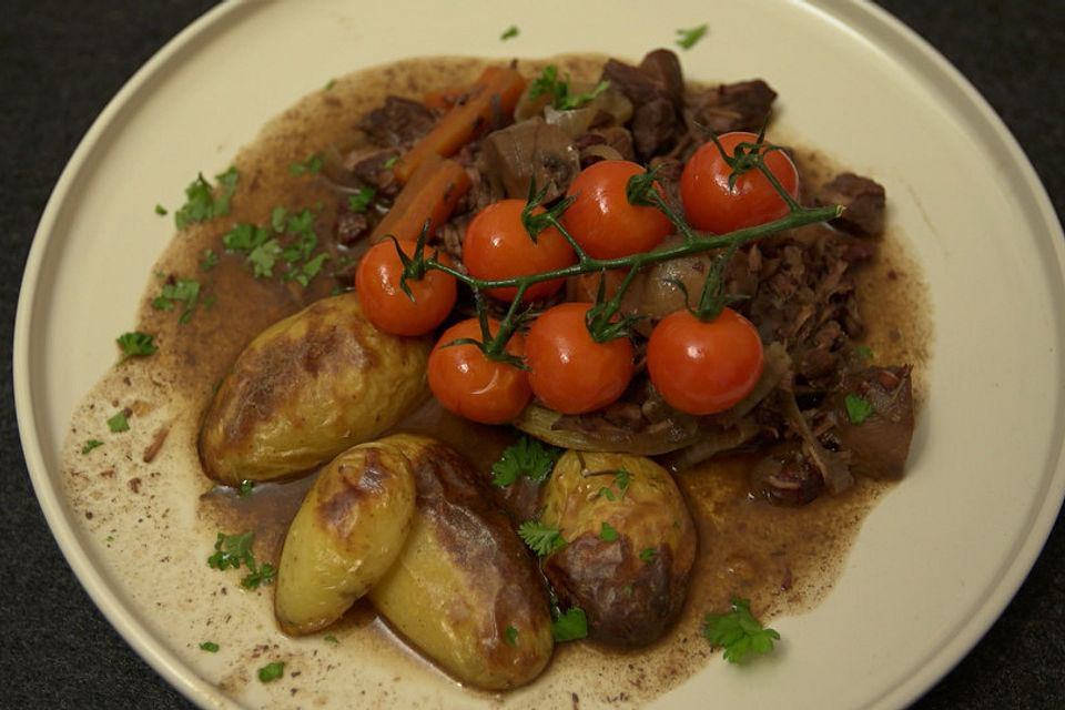 Pan-fried cherry tomatoes and baked potatoes | Chef Reader