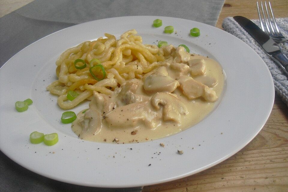 Turkey strips with cream sauce, mushrooms and egg noodles | Chef Reader